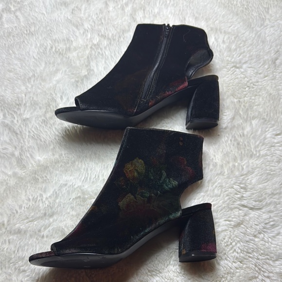 Metaphor | Shoes | Metaphor Black And Green Heeled Boots With Chunky ...
